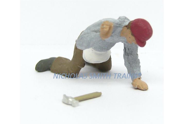CARPENTER ON KNEES - Nicholas Smith Trains