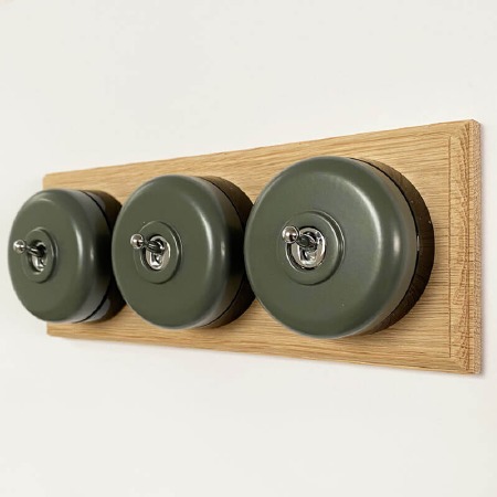 Round Dolly Light Switch 3 Gang Light Grey on Oak Pattress with Black ...