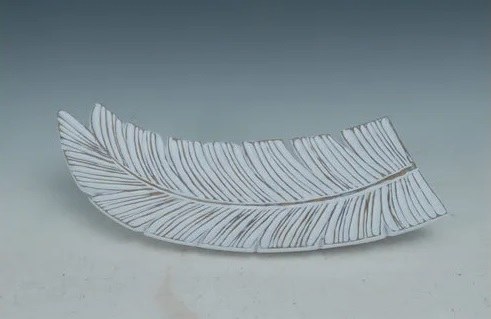 19" Distressed White Polyresin Leaf Plate - Wilford & Lee Home Accents