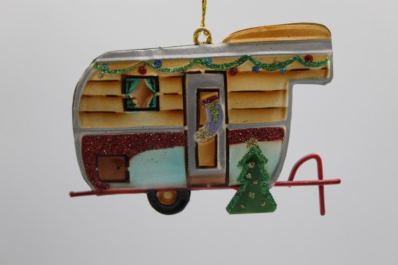 CAMPER WITH OVERHEAD SLEEPER - Kohl’s Stony Hill Tree Farm