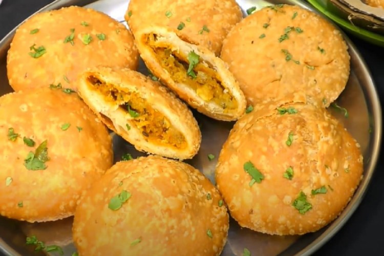 Masala Mung Dal Kachori - 5 pcs - EZ INDIAN GROCERY