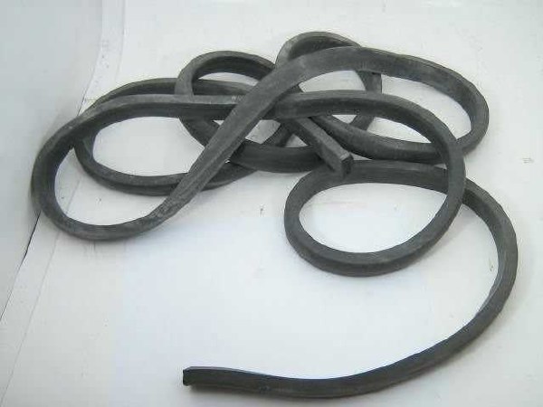 TRUNK LID RUBBER W/STRIP SET - C. OBERT & CO.